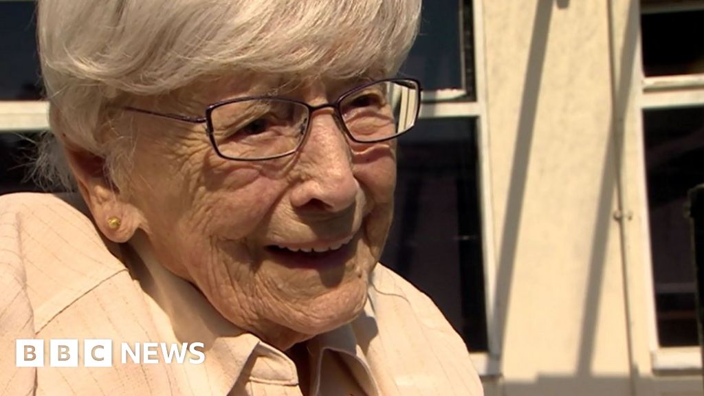Nurse, 104, reflects on the early days of the NHS. - BBC News