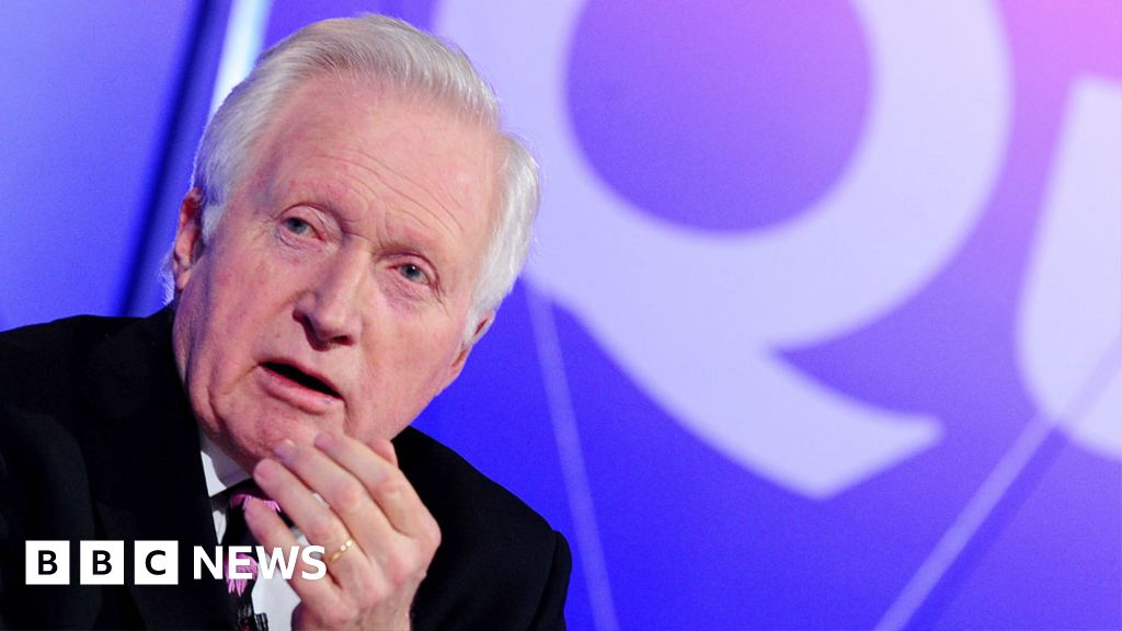 Question Time: David Dimbleby to step down after 25 years - BBC News