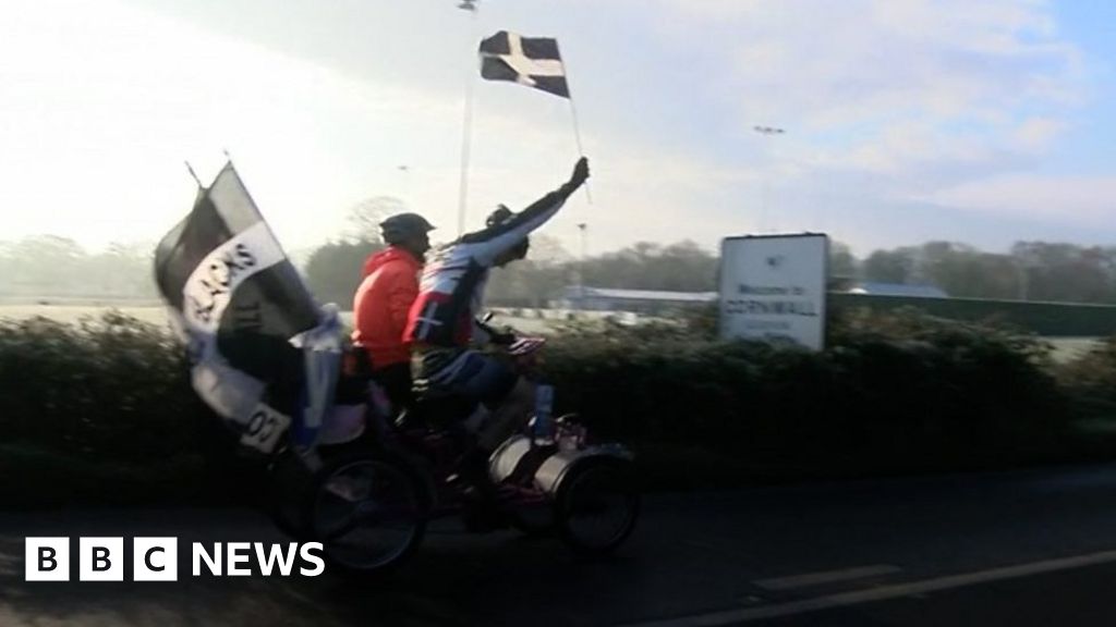 One-legged man cycles from John O'Groats to Land's End - BBC News