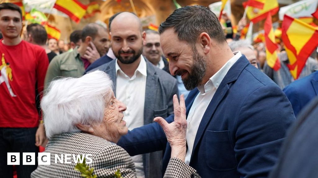 Spanish election: Socialists battle to stop right-wing surge - BBC News