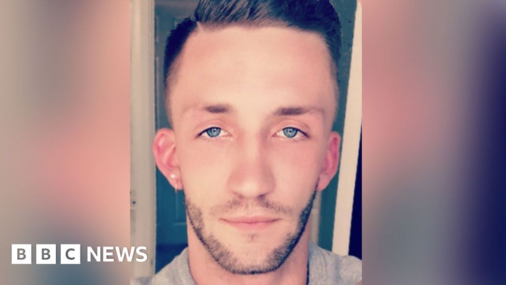 Tributes paid to Cotswold Water Park swimmer - BBC News