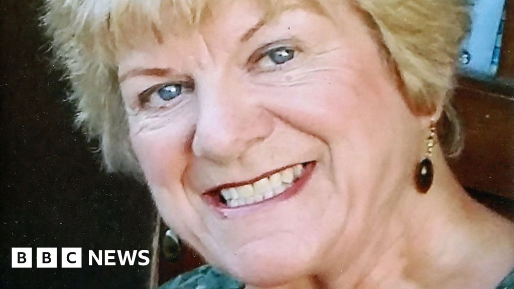 Sheila Hynes died when surgeons inserted heart valve upside down - BBC News