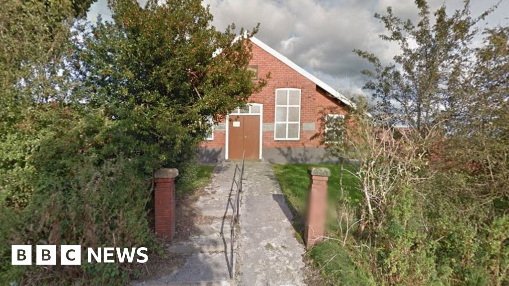 Whitefield Jewish cemetery vandalism treated as 'hate crime' - BBC News