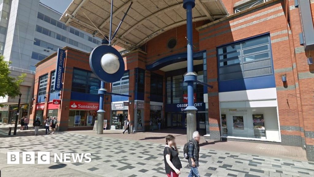 Slough: Boy arrested after double stabbing at shopping centre - BBC News