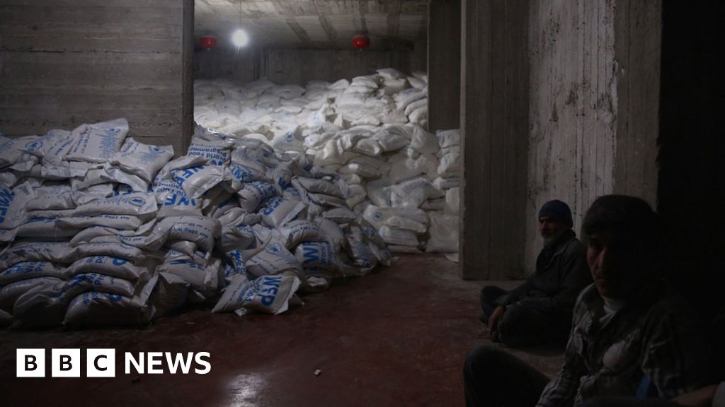 Syria conflict: UN agency attempts Syria aid drop - BBC News