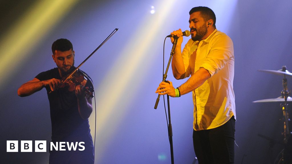 Mashrou' Leila: Jordan bans Lebanese rock band with gay singer - BBC News