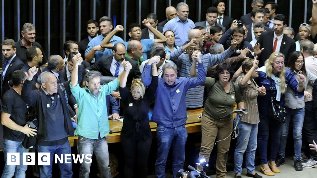 Brazil: Protesters storm Congress seeking military rule - BBC News