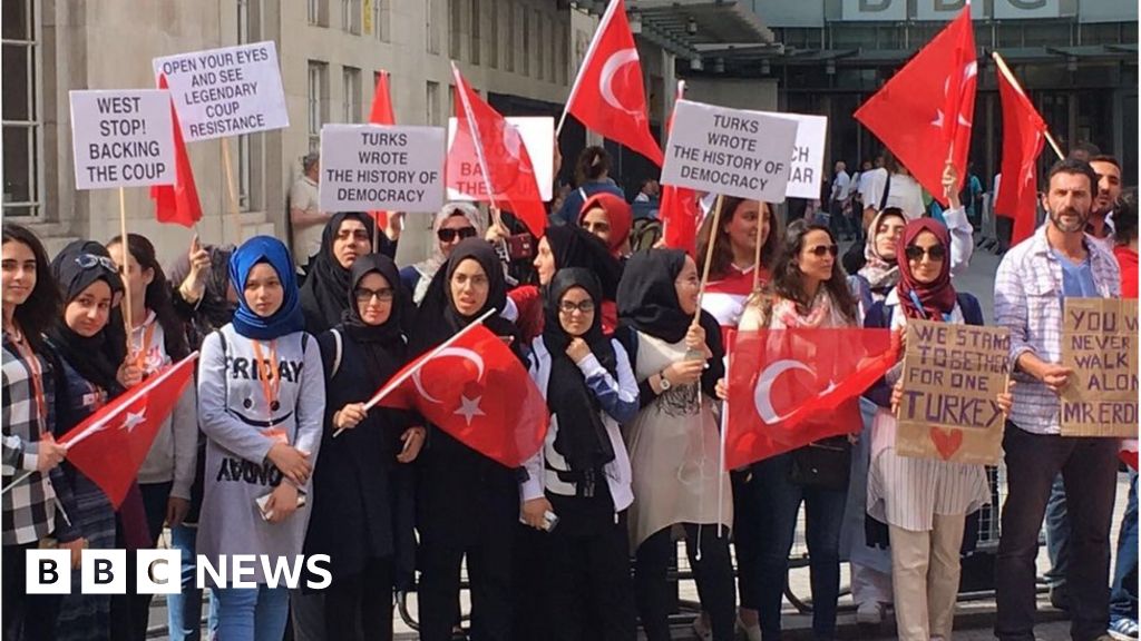 Turkey failed coup: How do Turks in Europe see Erdogan? - BBC News
