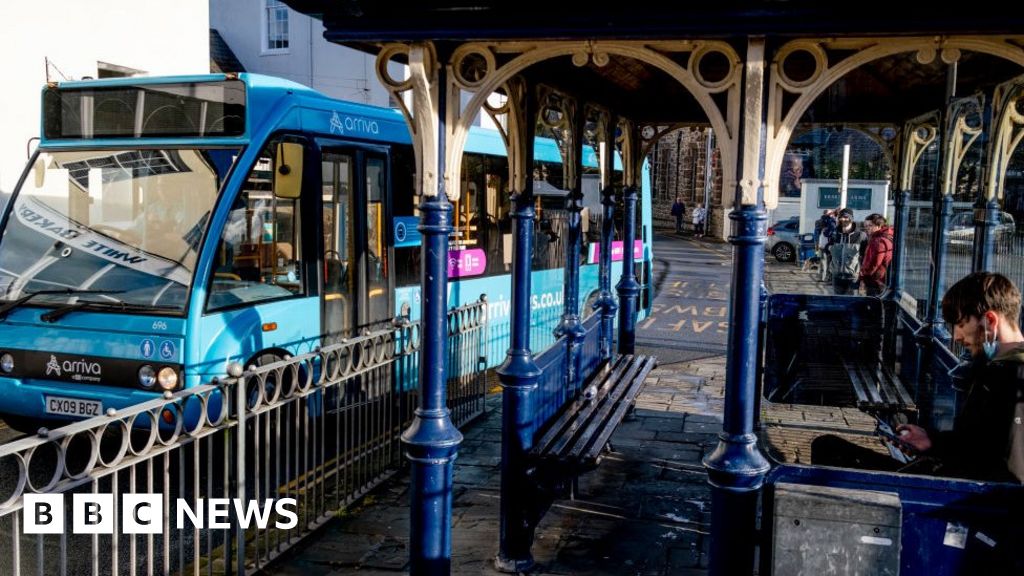 North Wales bus strike suspended after better pay offer - BBC News
