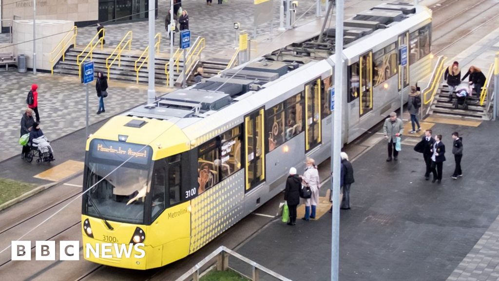 Greater Manchester Metrolink tram workers accept pay offer - BBC News