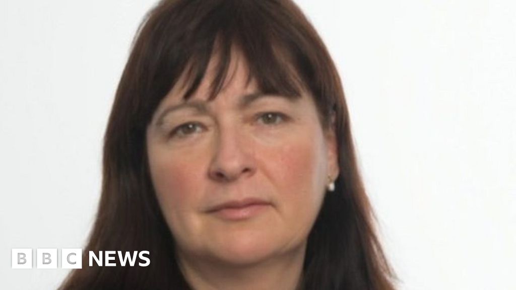 'Discriminatory' rule keeping families apart, claims MP - BBC News