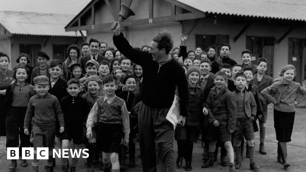 Kindertransport: Swanage statue for 'Purbeck Schindler' Trevor Chadwick