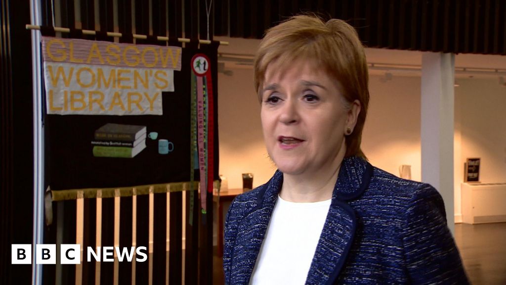 New Scottish fund to back women in politics - BBC News