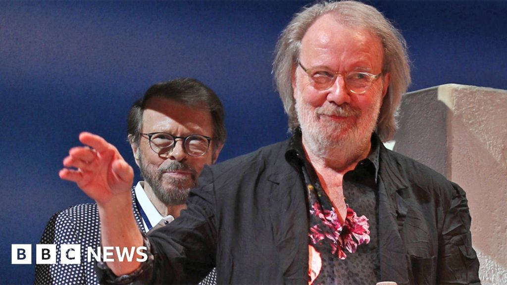 Abba's Benny and Bjorn at London Mamma Mia! anniversary - BBC News