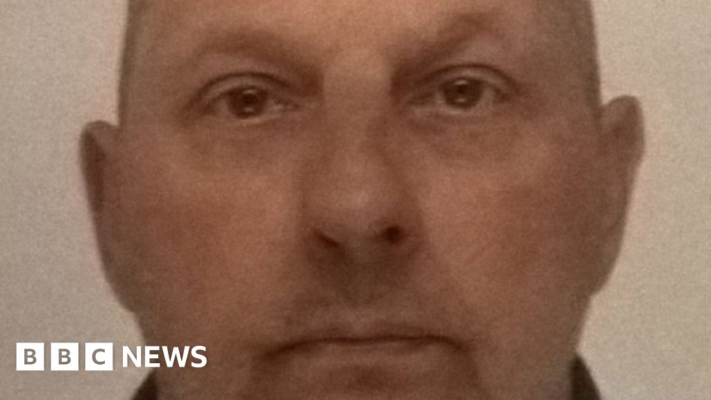 Man sought in suspected murder inquiry - BBC News