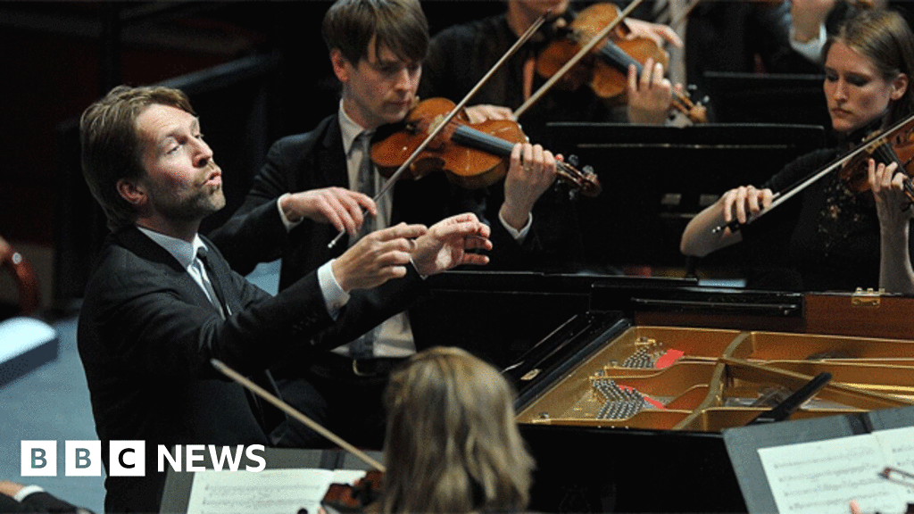 Proms: Pianist's 'intense' relationship with Beethoven - BBC News