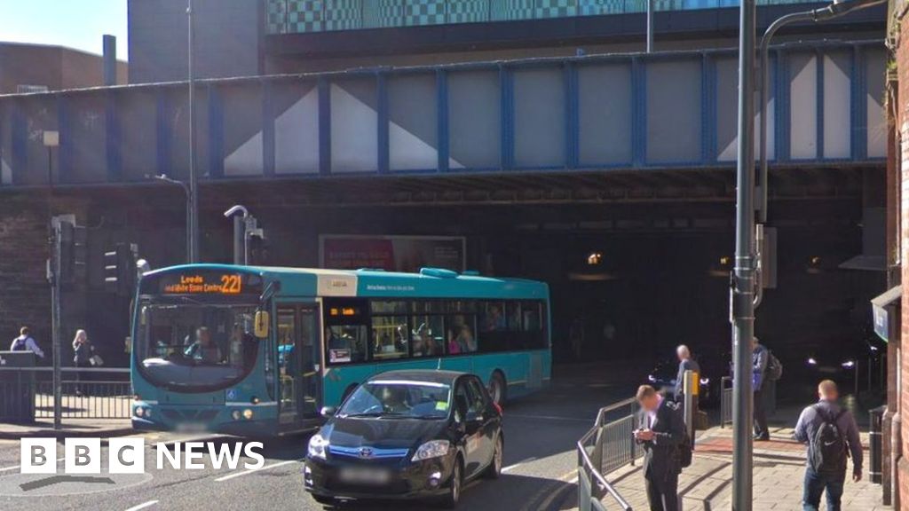 Air pollution: Leeds street worst outside London, says campaign - BBC News