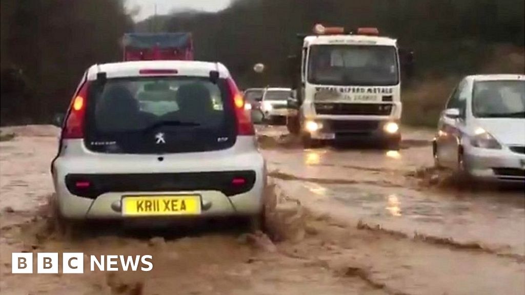 Hayle flooded after heavy rain - BBC News