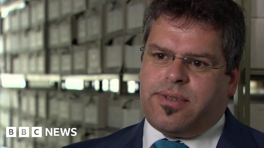 Auschwitz trial: Prosecutor on bringing Nazis to justice - BBC News