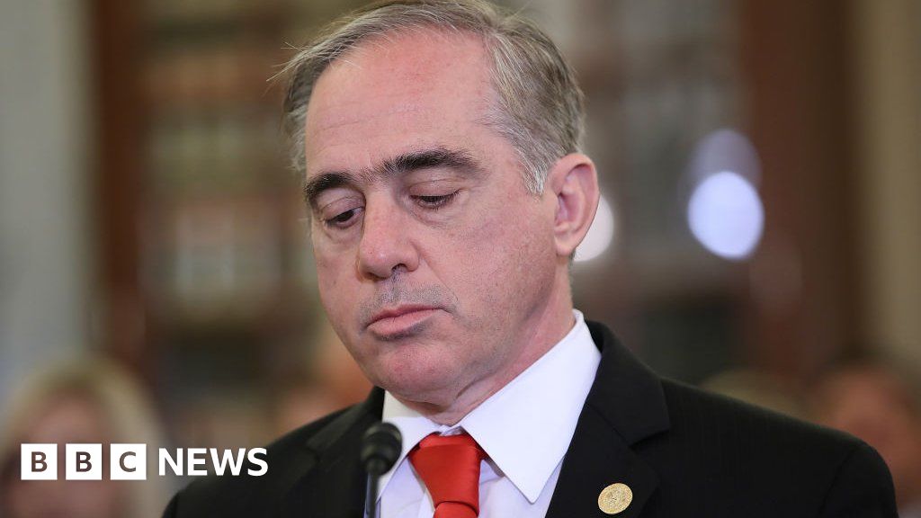US Veterans chief Shulkin 'improperly' took Wimbledon tickets - BBC News