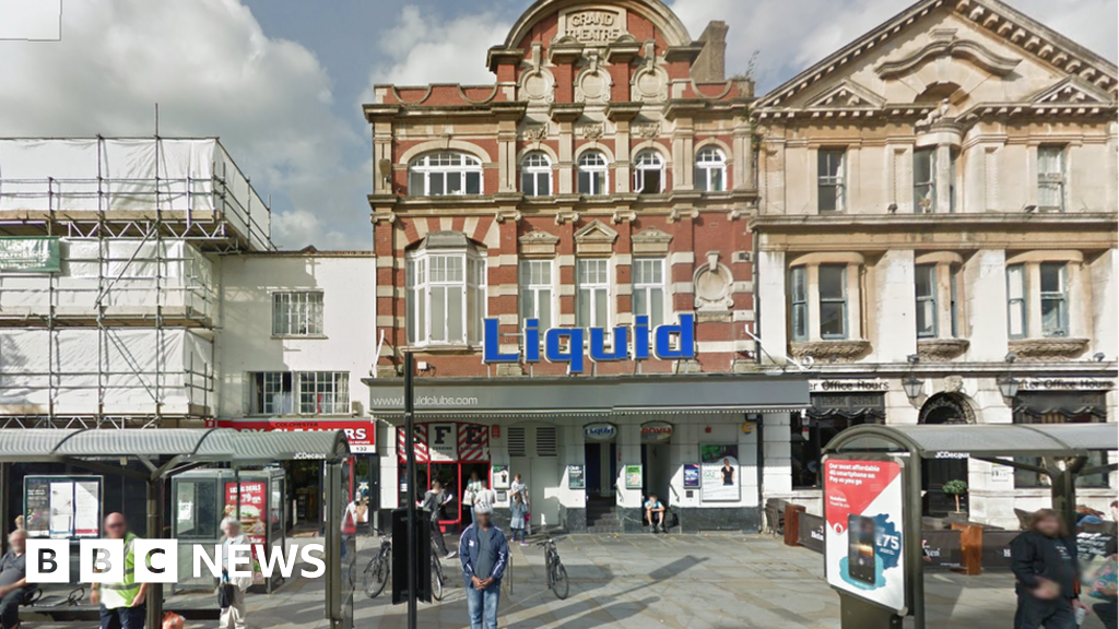 Mass brawl in Colchester after student pub crawl - BBC News