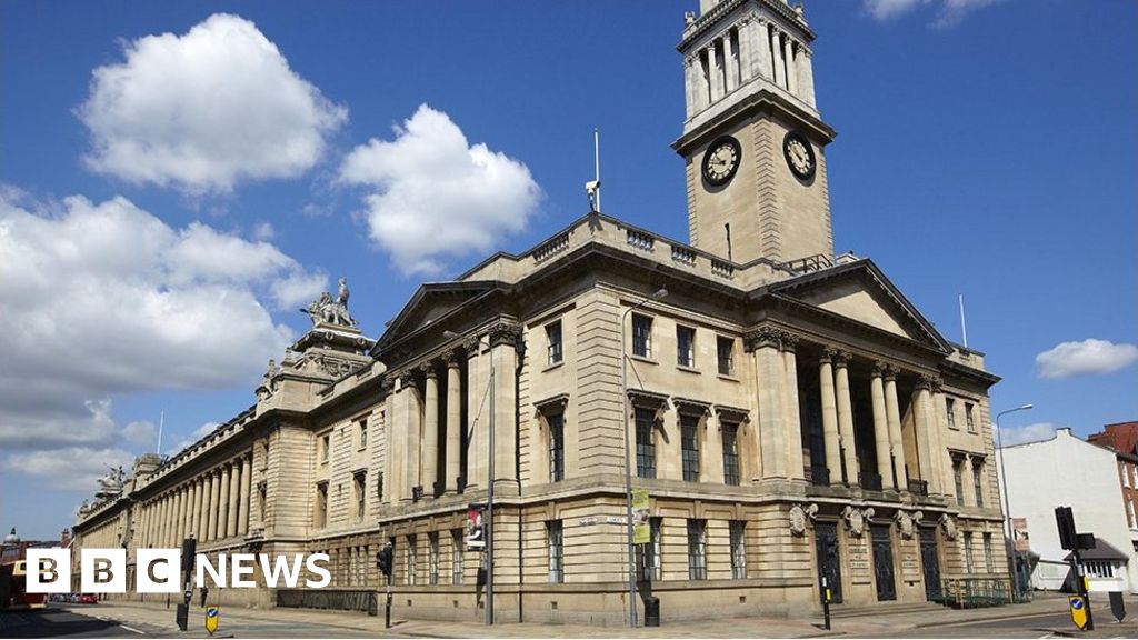Lord Mayor announces return of Hull's Rainbow Valentine's Ball - BBC News