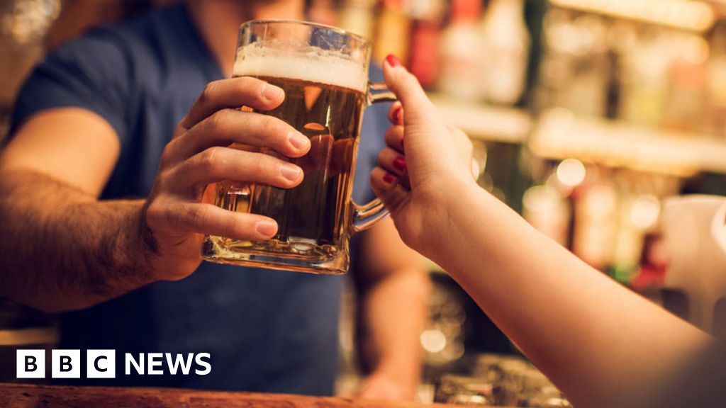 World Cup: England fans dig deep for pricier pints - BBC News