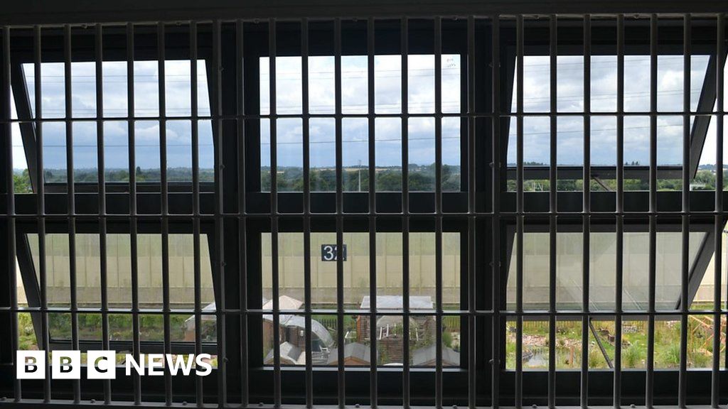 G4S boss pressed on force against prisoners - BBC News