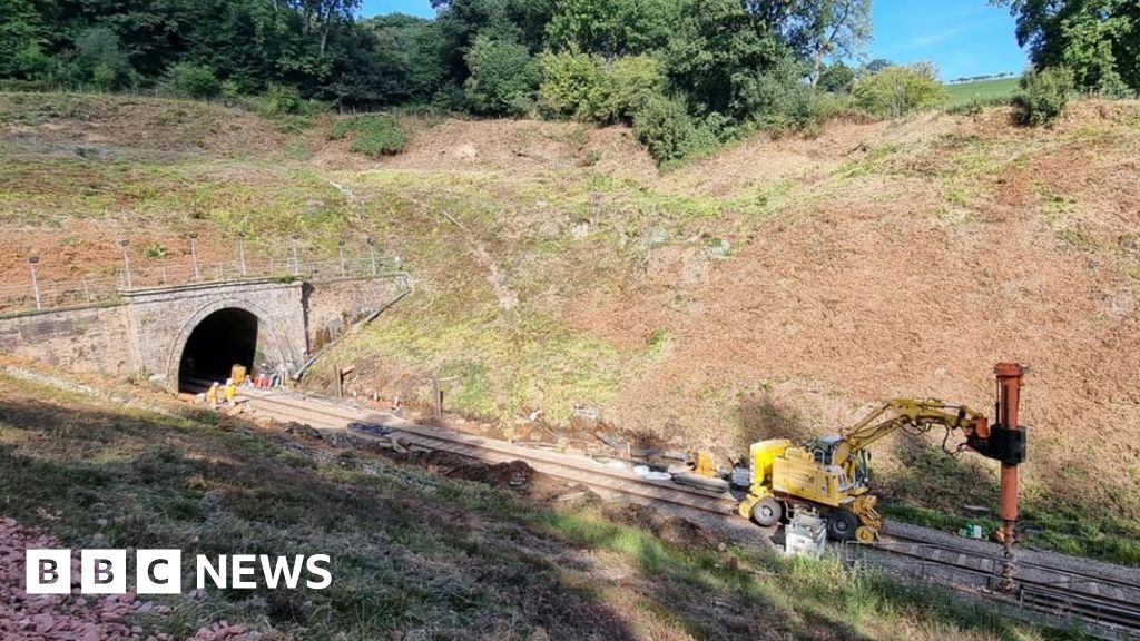 Rail upgrade to prevent future landslips at Honiton - BBC News