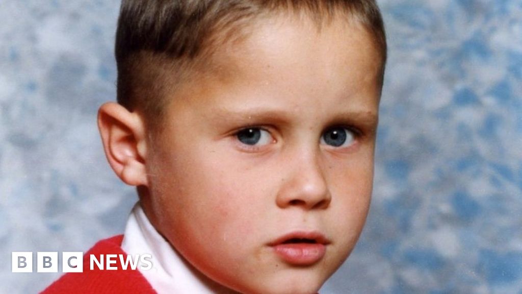 Rikki Neave: James Watson denies 1994 schoolboy murder - BBC News