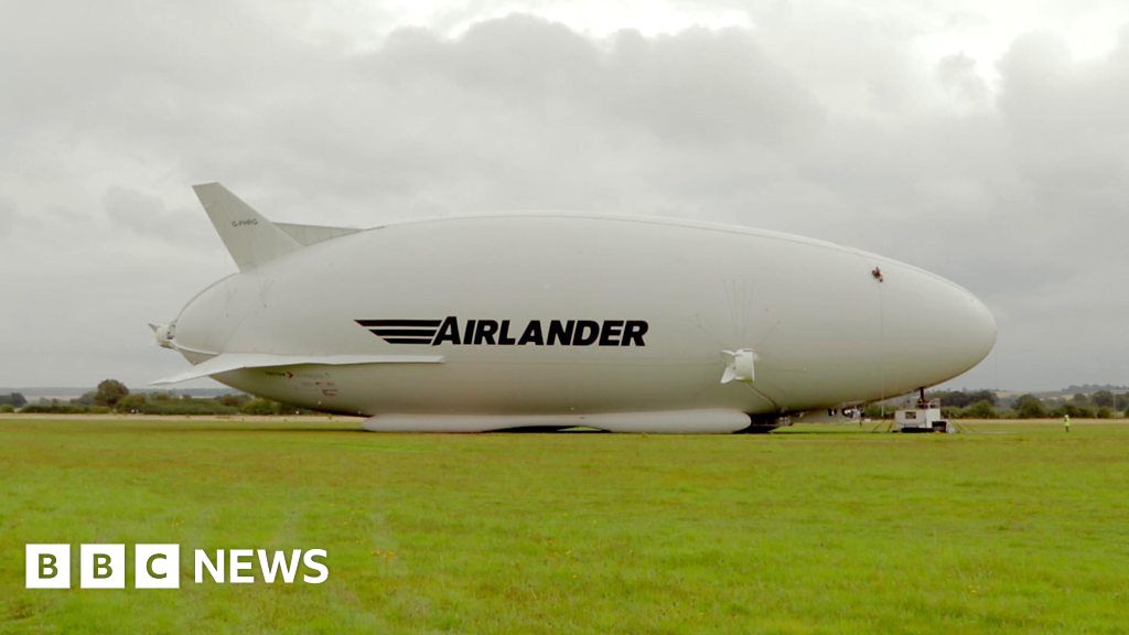 Airlander 10: 'How we fix the world's longest aircraft' - BBC News
