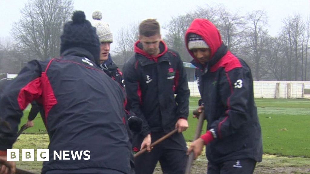 Lancashire cricketers help flood-stricken Ramsbottom club - BBC News