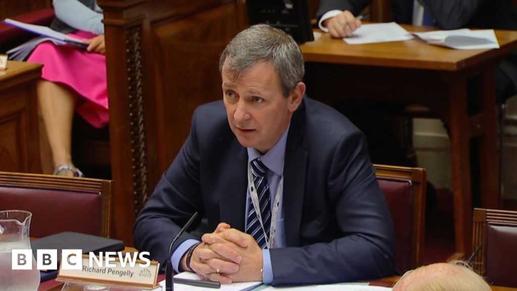 MLAs criticise health secretary for 'lack of overview' - BBC News
