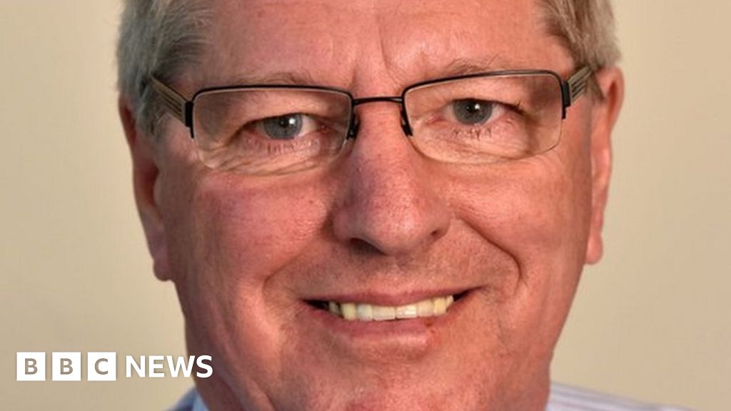 David Simpson elected unopposed as Pembrokeshire leader - BBC News