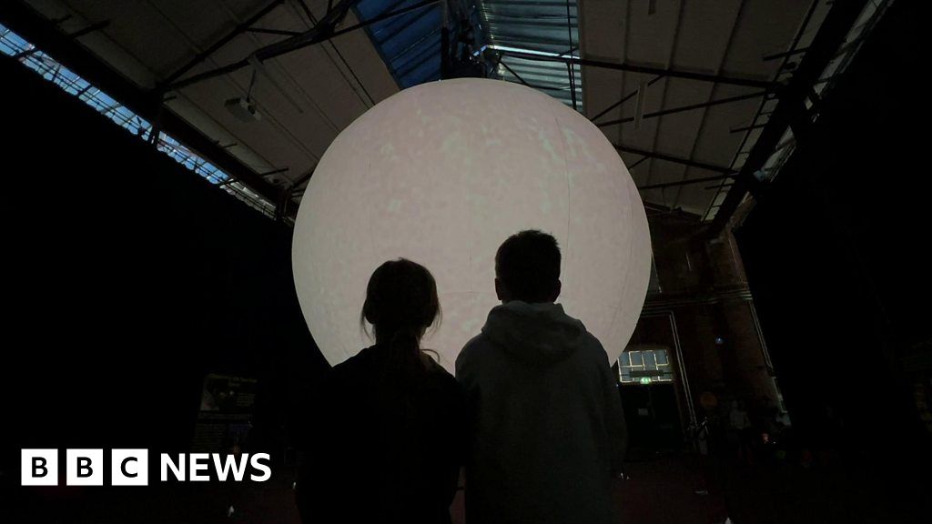 Awe-inspiring Sun exhibition opens at Swindon Steam Museum - BBC News