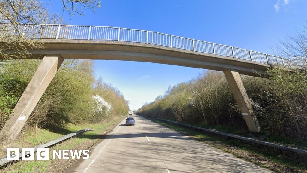 A10 crash victim named as Jonathan Kenny from Cambridgeshire - BBC News