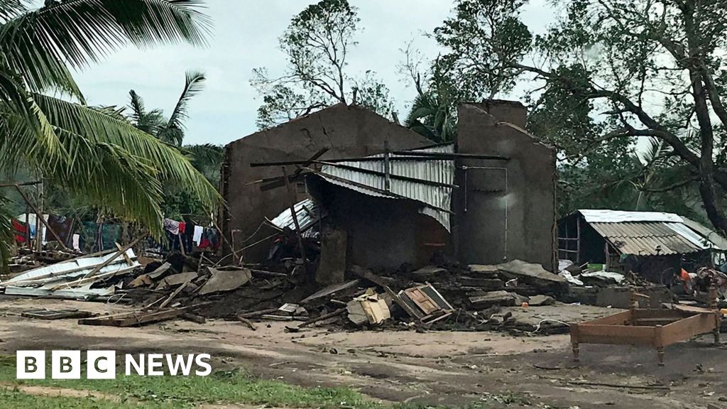 Cyclone Kenneth: Flooding feared as heavy rains hit Mozambique - BBC News