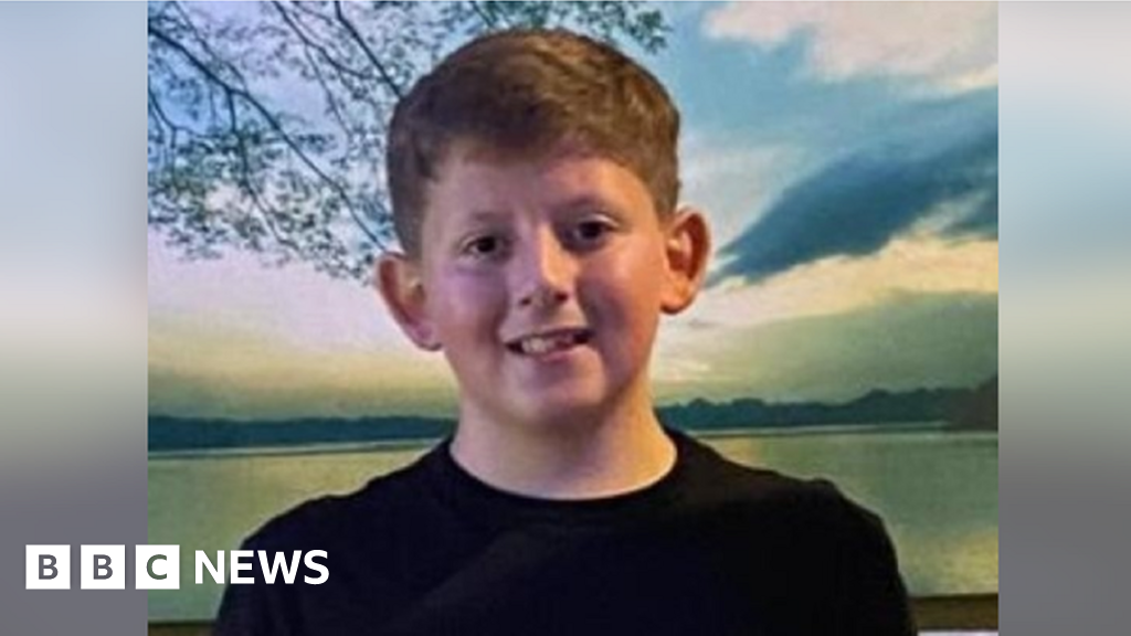 Swansea: Kane Edwards, 13, dies after swimming in River Tawe - BBC News