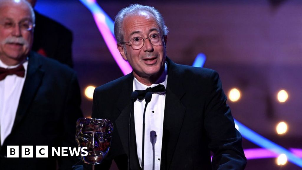 Ben Elton: 'I owe my life to a private school in north Wales' - BBC News