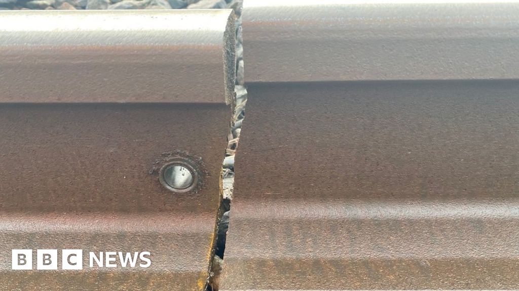 Broken rail blocks disrupts trains between Southampton and Bournemouth