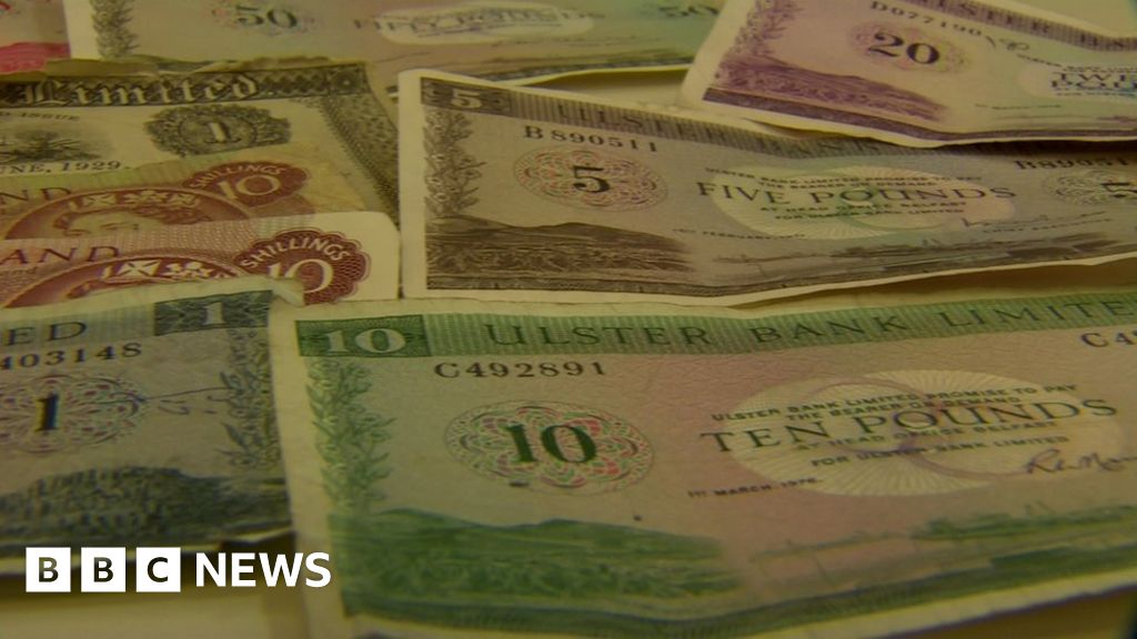 Ulster Bank to produce new plastic £5 and £10 notes - BBC News