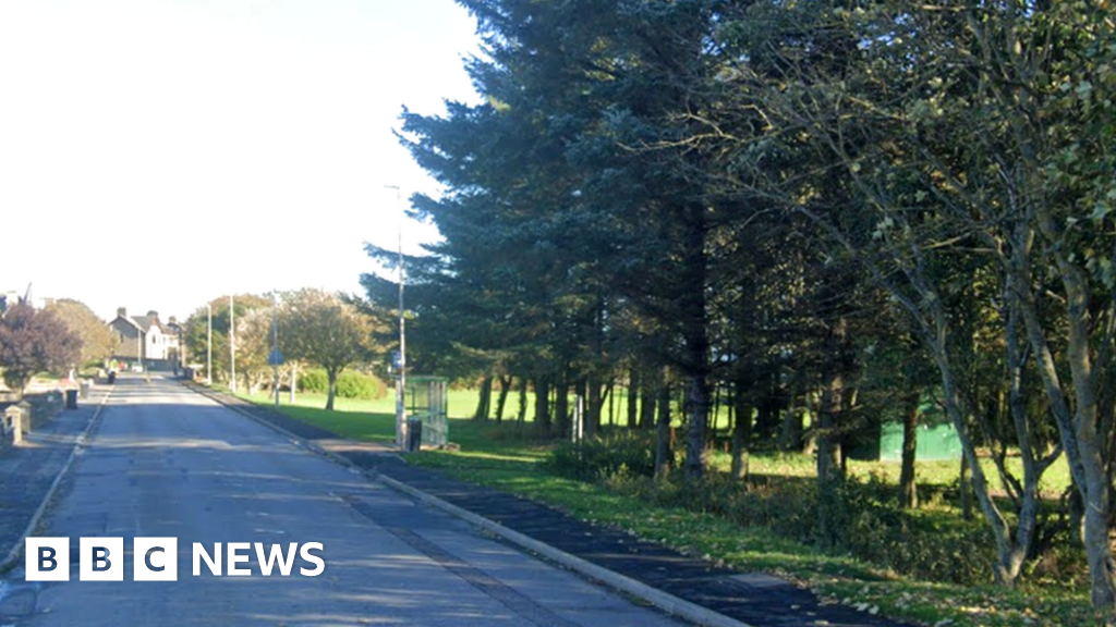 Man in hospital after armed assault and robbery in Fraserburgh - BBC News