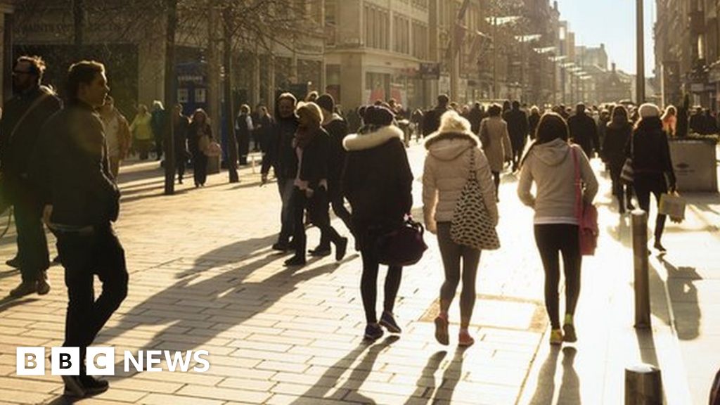 Scotland's population forecast to go into decline - BBC News