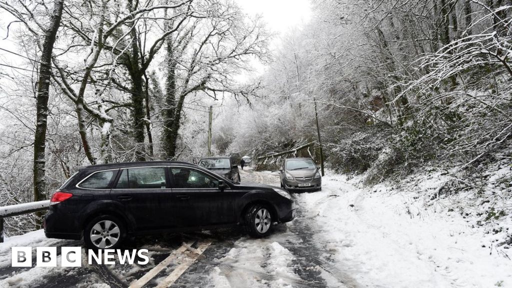 News Daily: 'Treacherous' ice warning and Brexit 'optimism'