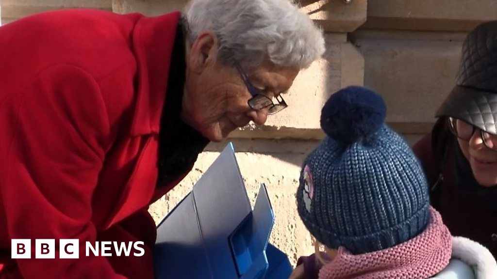 Poppy woman retires after 50 years - BBC News
