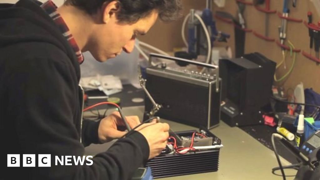 Raspberry Pi-powered transmitters broadcast Syrian radio - BBC News