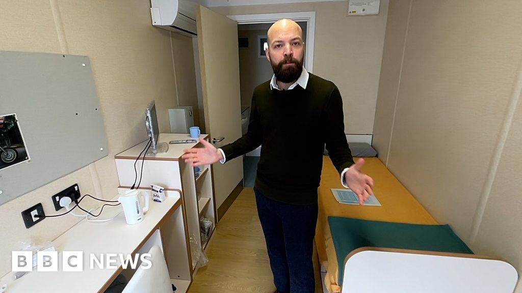 A look inside a rapid deployment cell at Norwich Prison - BBC News