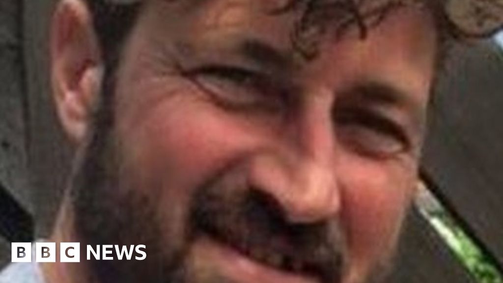 Father and son deny Scarborough man's murder - BBC News