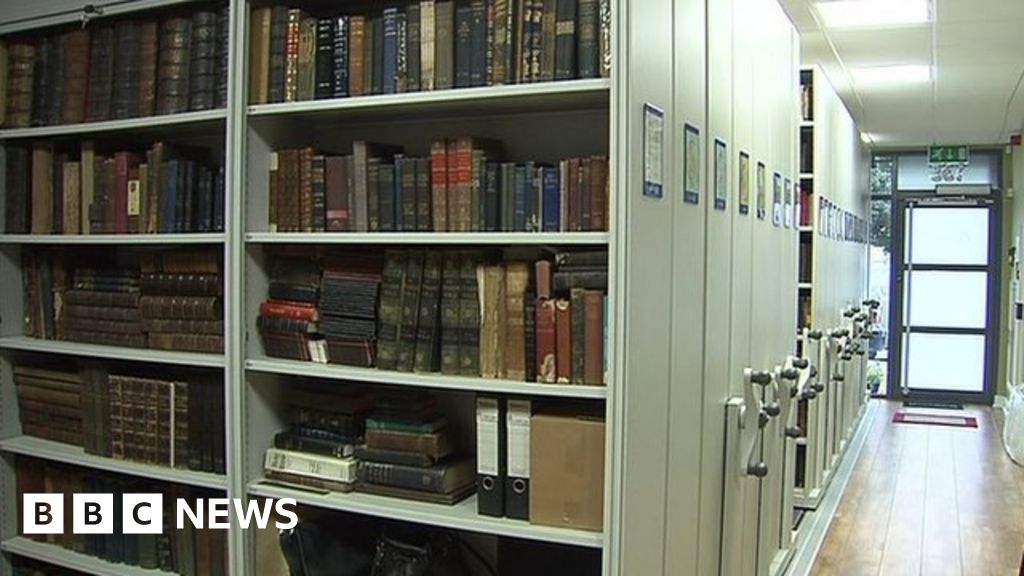 Ian Paisley's private book collection goes on display - BBC News