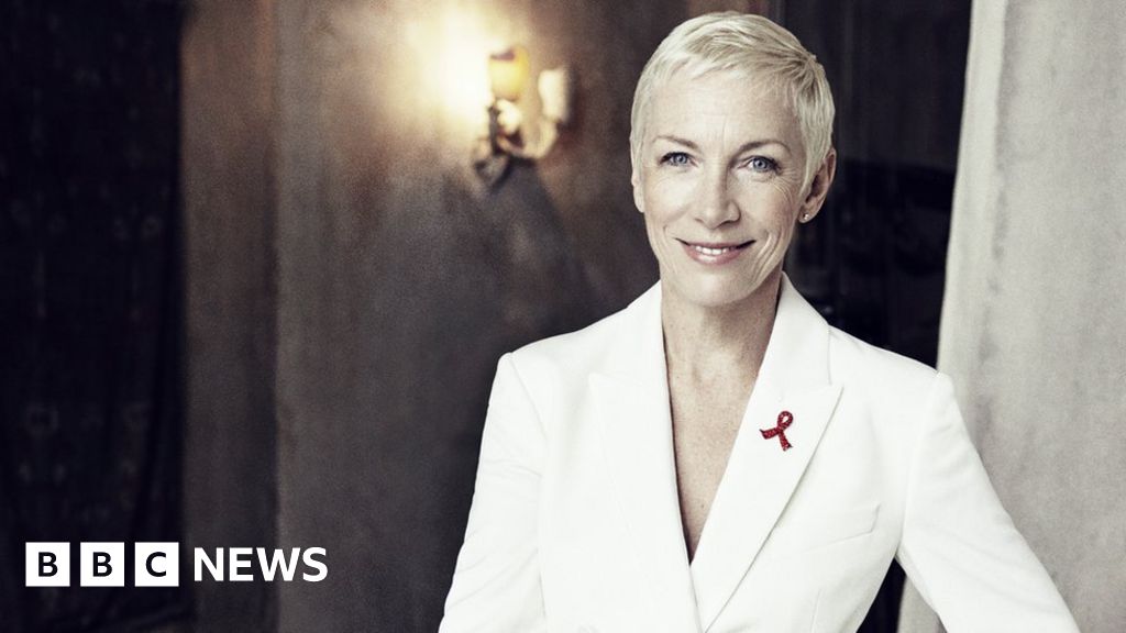 Annie Lennox named Glasgow Caledonian University chancellor - BBC News